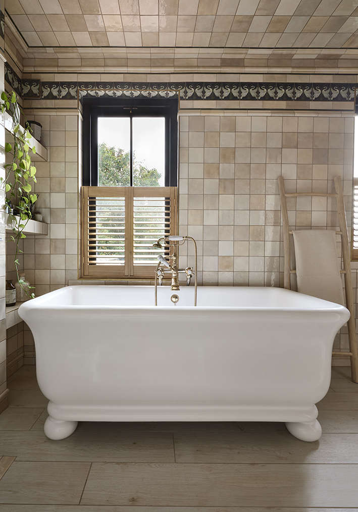 BC Designs Senator Freestanding Bath with Bun Feet- Polished White ...